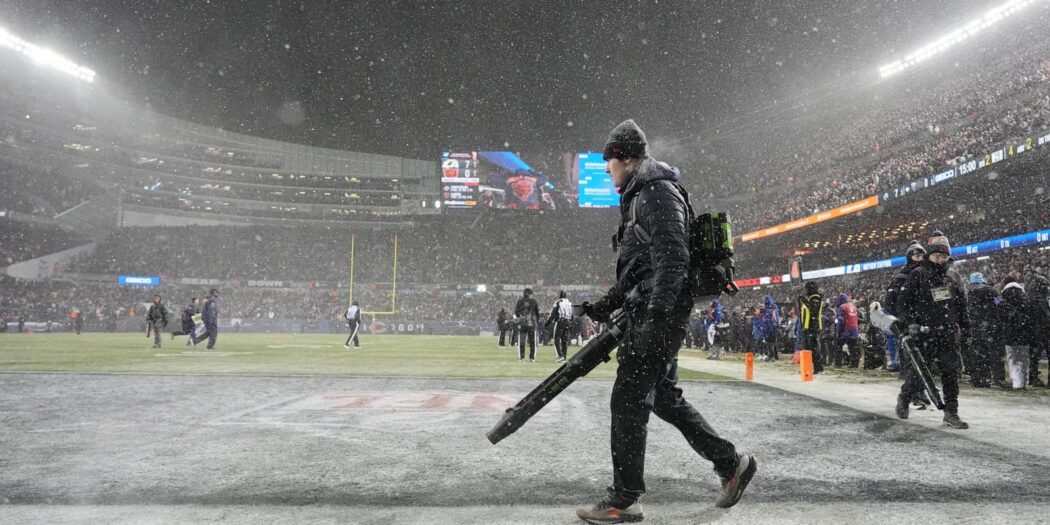 100 vehicles pile up in Michigan crash as snowstorm moves across the ...